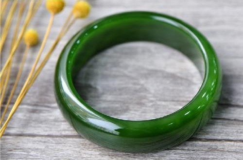 Nephrite Jade Price Guide: Grades, Value & Origins - Handmade Vintage ...